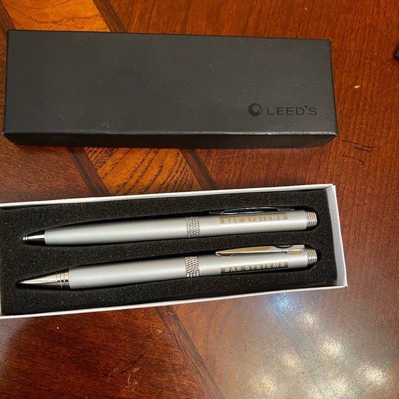 Leed's | Office | Pen Set | Poshmark